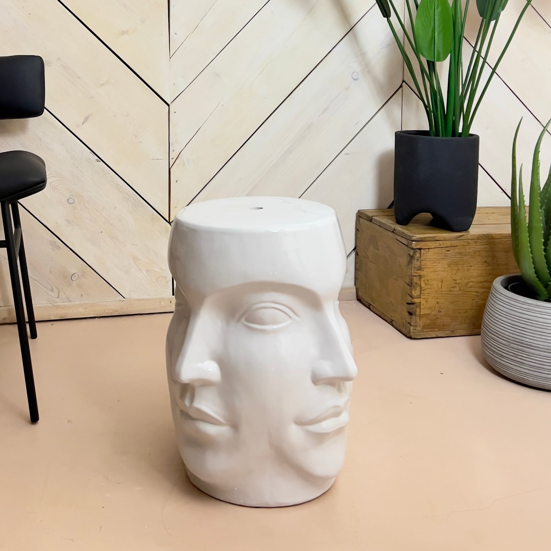 White Ceramic Face Side Table – Mrs Robinson