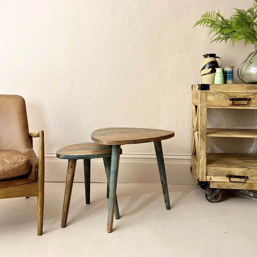 Retro nesting tables store